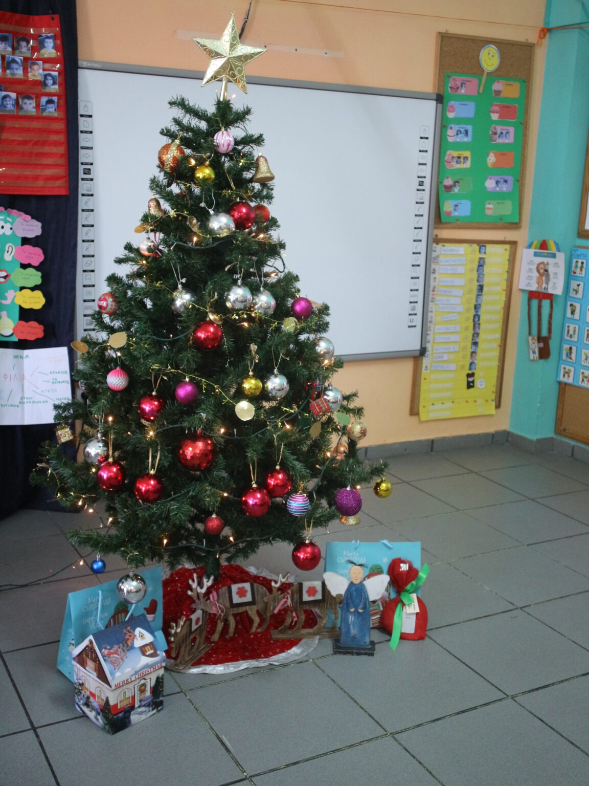 ΣΤΟΛΙΣΜΟΣ ΤΟΥ ΧΡΙΣΤΟΥΓΕΝΝΙΑΤΙΚΟΥ ΔΕΝΤΡΟΥ ΤΟΥ ΝΗΠΙΑΓΩΓΕΙΟΥ ΜΑΣ – 11 ...