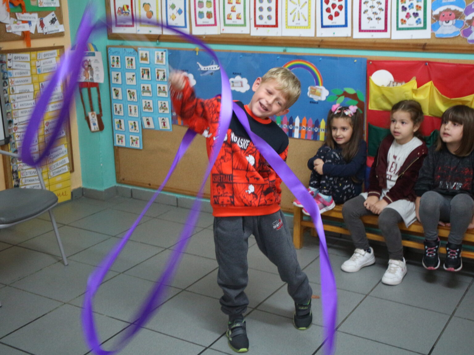 ΠΕΝΤΕ ΜΟΛΥΒΙΑ ΠΕΝΤΕ ΠΕΝΤΕ ΜΟΛΥΒΙΑ ΖΩΓΡΑΦΙΖΟΥΝ ΤΟΝ ΚΟΣΜΟ (ΓΡΑΜΜΕΣ) – 11 ...