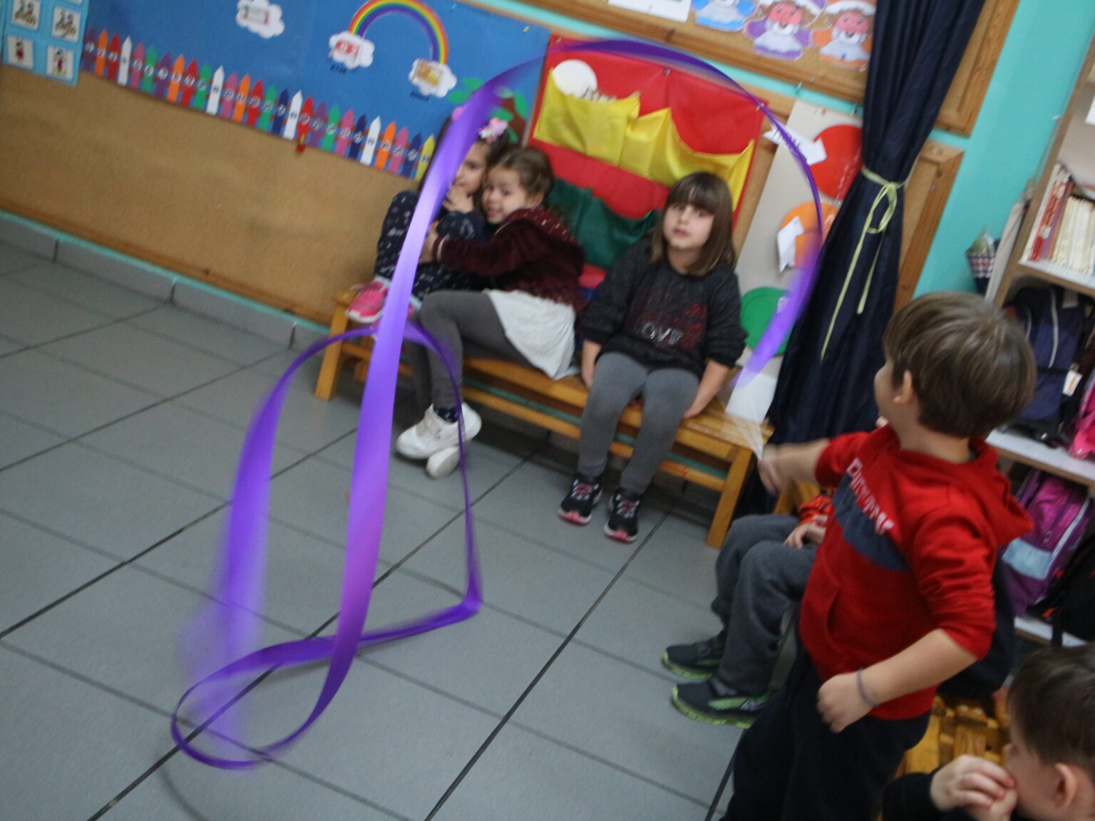 ΠΕΝΤΕ ΜΟΛΥΒΙΑ ΠΕΝΤΕ ΠΕΝΤΕ ΜΟΛΥΒΙΑ ΖΩΓΡΑΦΙΖΟΥΝ ΤΟΝ ΚΟΣΜΟ (ΓΡΑΜΜΕΣ) – 11 ...